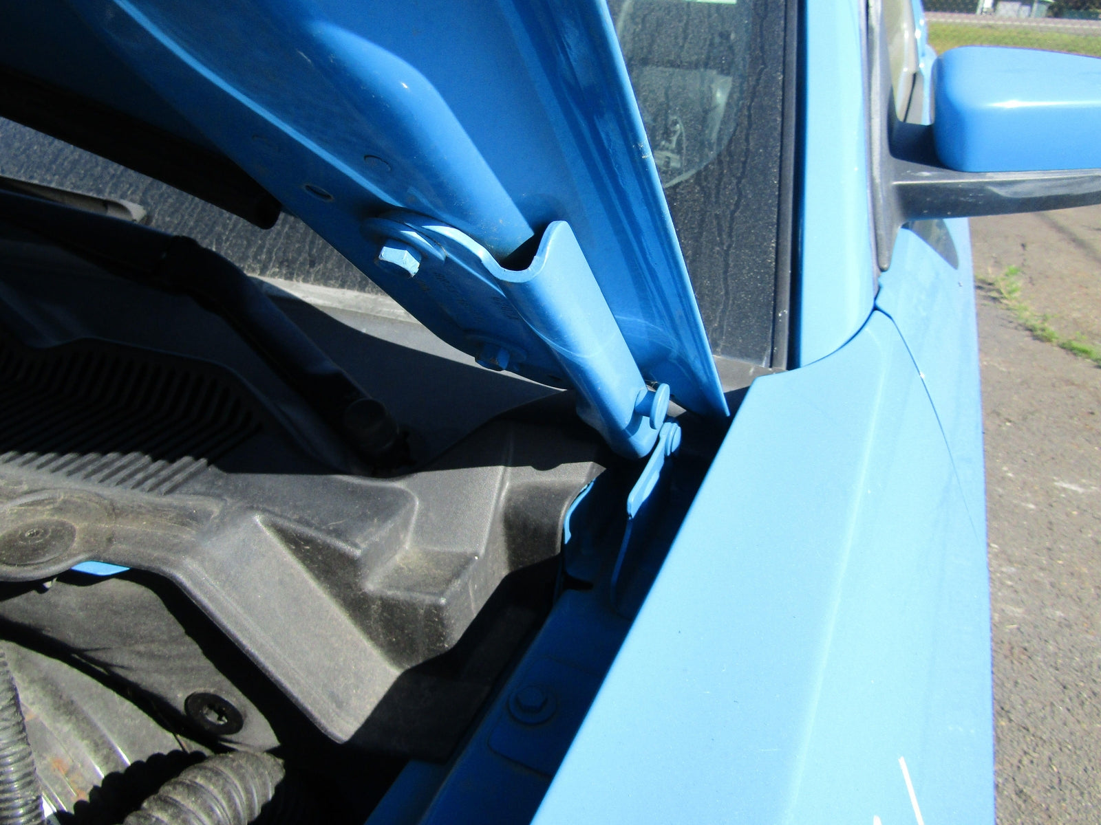 Hood Hinge FORD MUSTANG Left 13 – Fox Auto Salvage & Parts