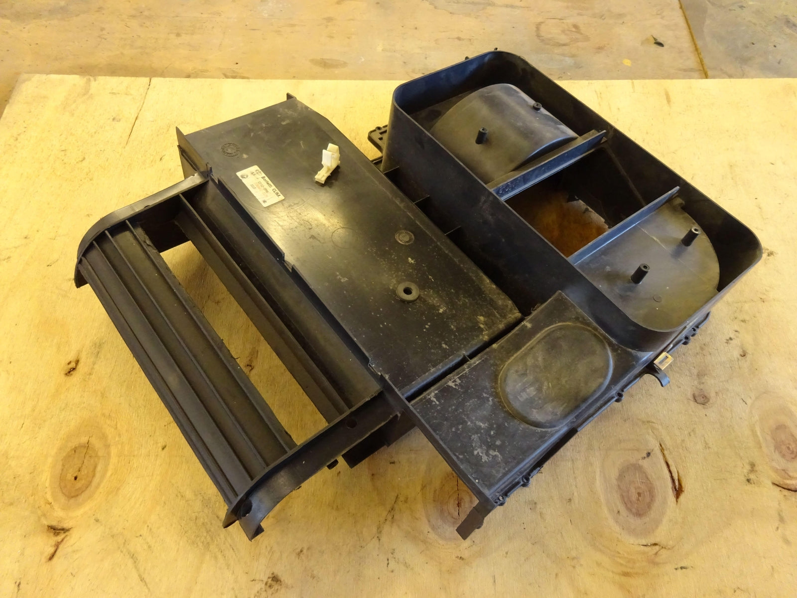 HEATER BOX HOUSING UPPER FERRARI F355 95 – Fox Auto Salvage & Parts