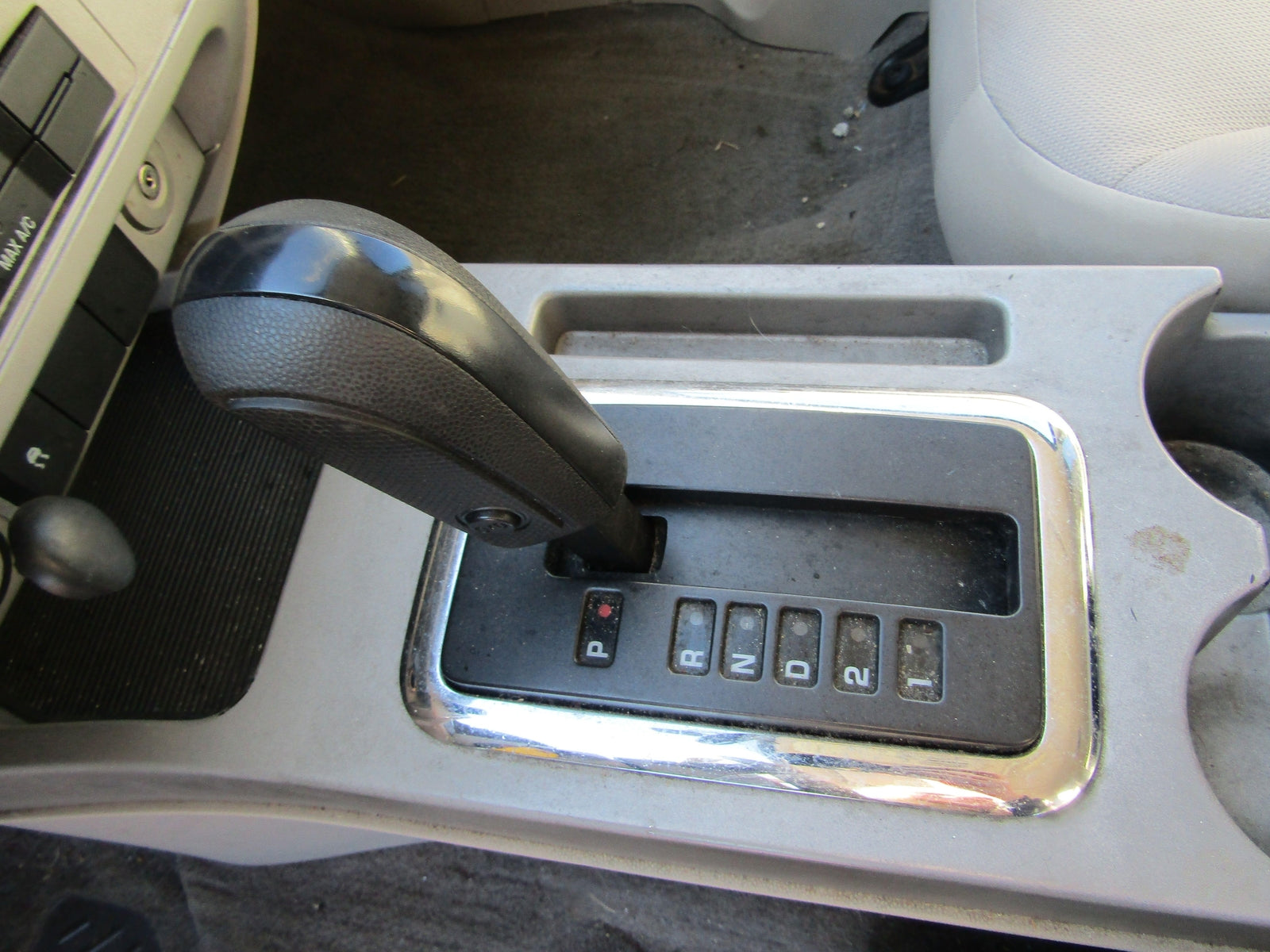 FLOOR SHIFTER AUTO TRANS FORD ESCAPE 08 – Fox Auto Salvage & Parts
