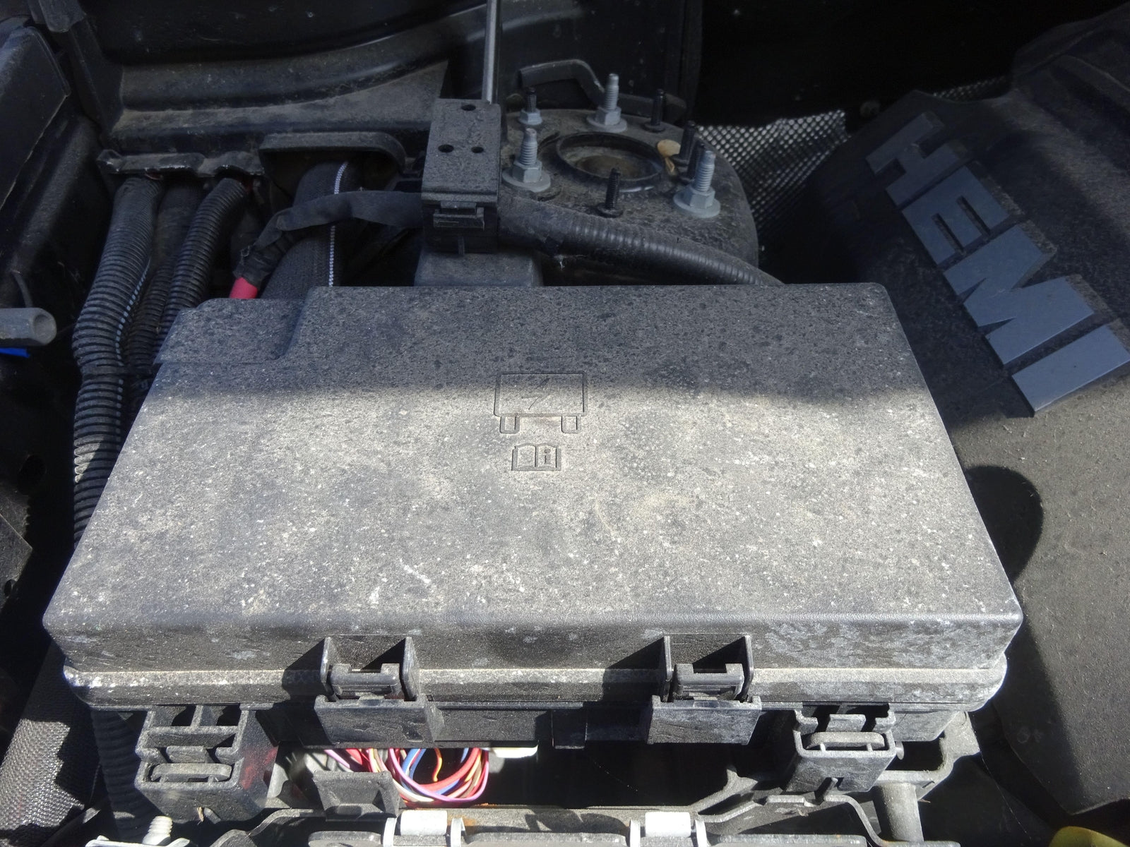 Engine Fuse Box DODGE DURANGO 20 – Fox Auto Salvage & Parts