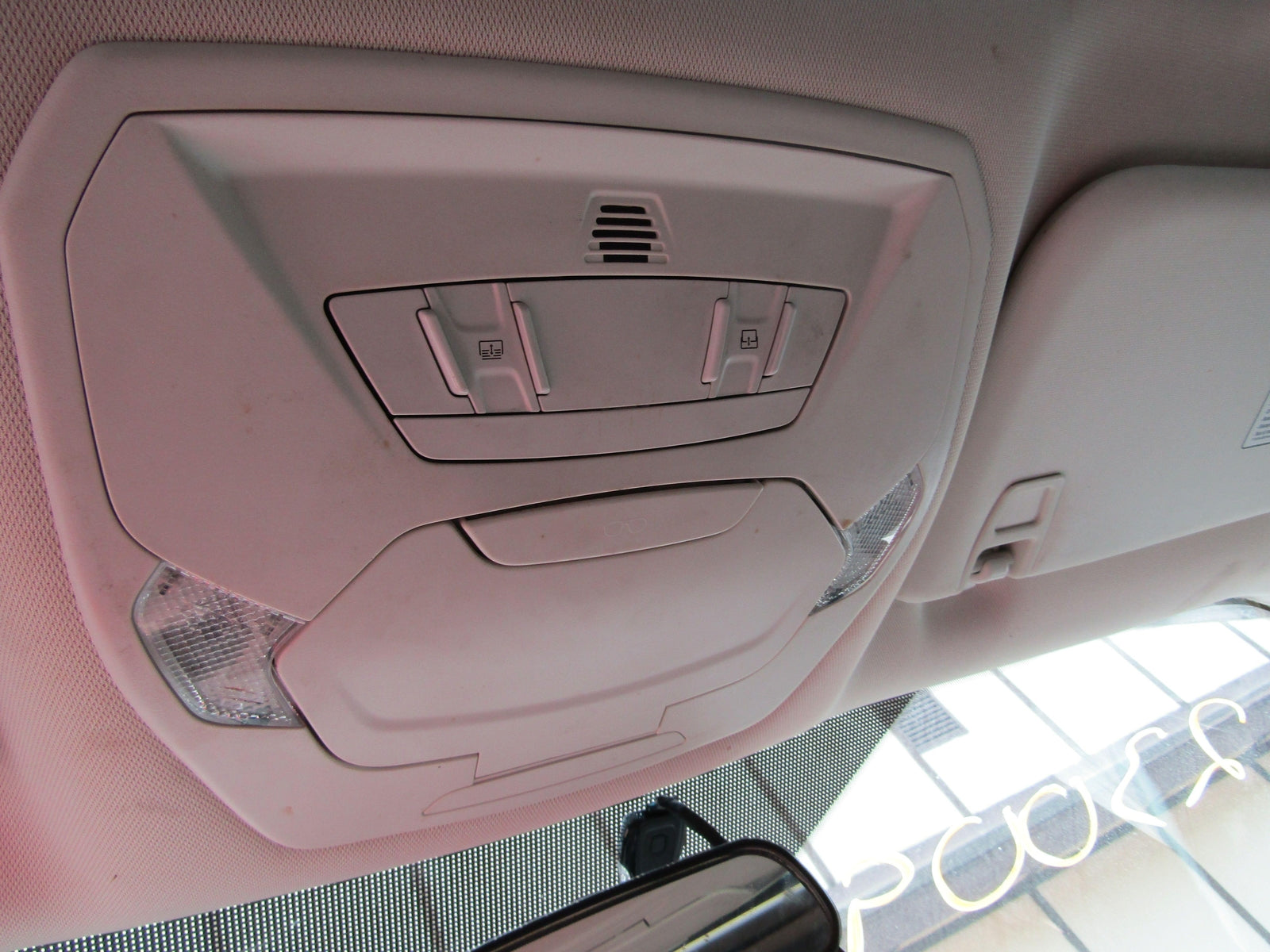 OVERHEAD CONSOLE DOME LIGHT FORD ESCAPE 17 – Fox Auto Salvage & Parts