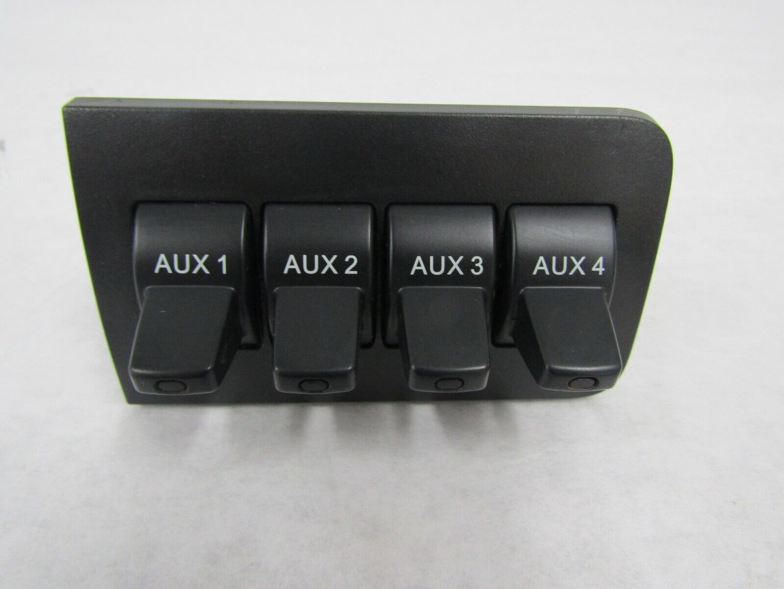 UPFITTER SWITCHES FORD F250 SD PICKUP 15 16 – Fox Auto Salvage & Parts